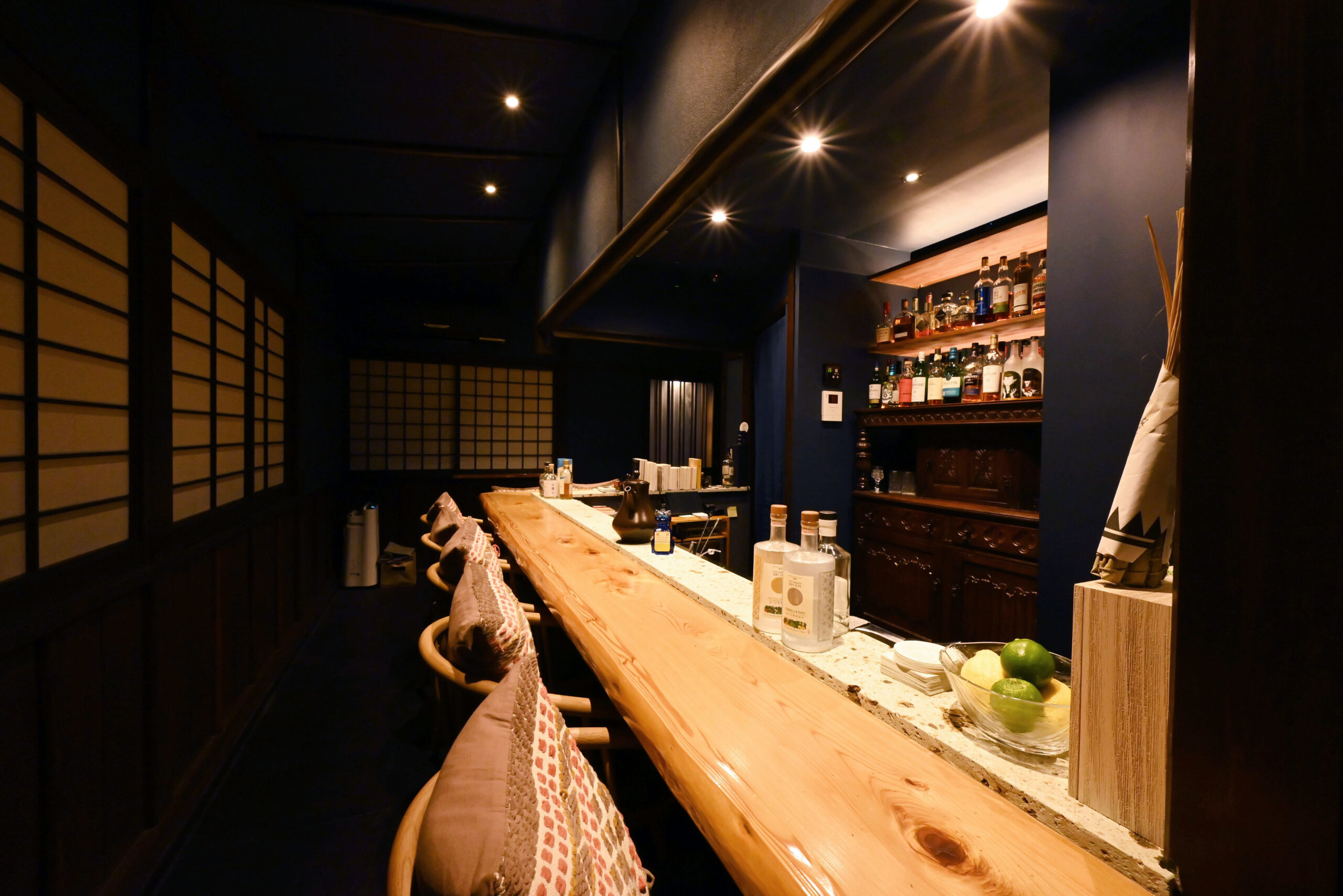 The Blue Cat / BAR 青い猫 | GRJ architects株式会社